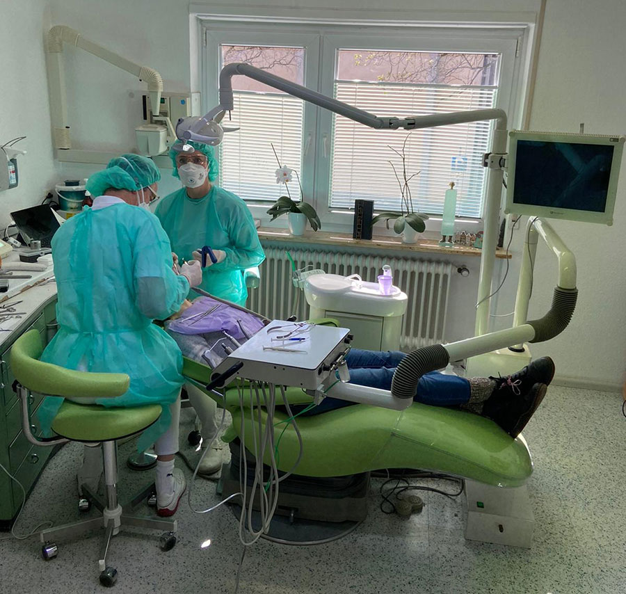 Dr. Rolf Lessing – Zahnarzt und Fachzahnarzt für Oralchirurgie in Freiburg